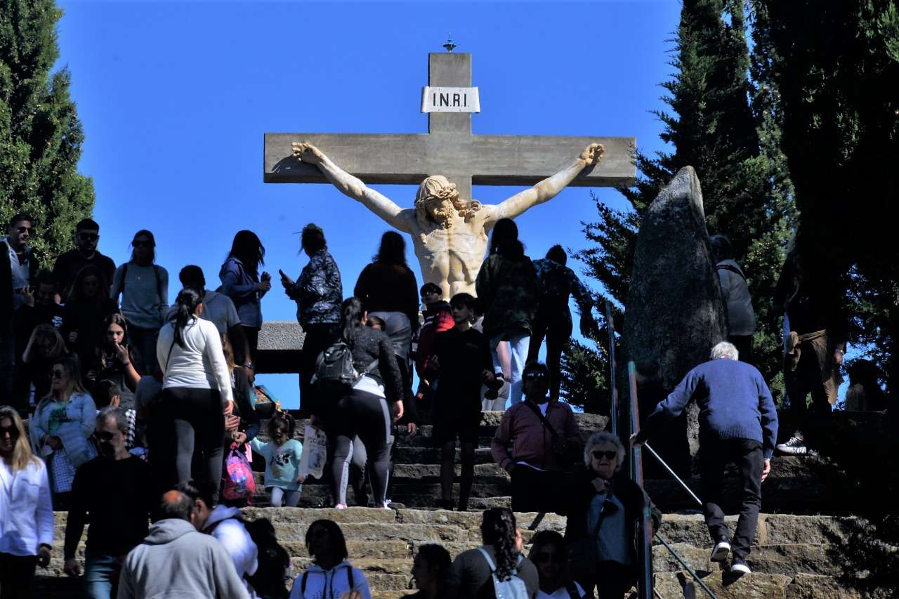 Se vive a pleno Semana Santa: las imágenes de Tandil y el arribo masivo ...
