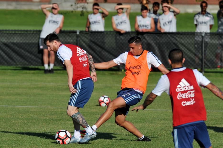 Por precaución, Otamendi y Rojo no se entrenaron
