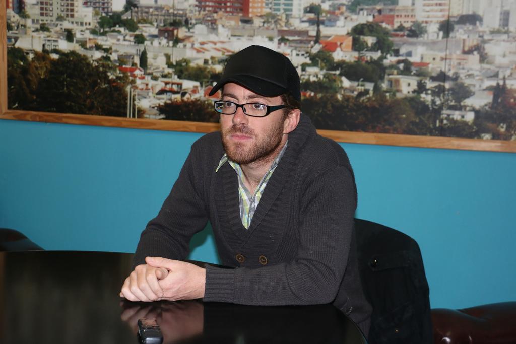 Esteban Román presenta Obra Final Luna Sola