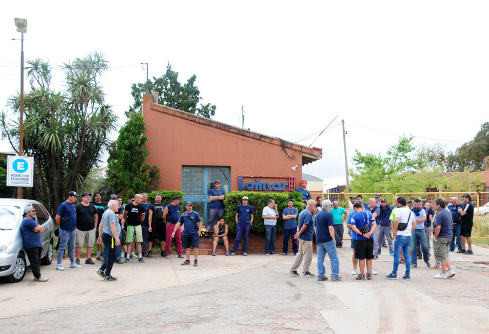 Trabajadores de Loimar no pudieron ingresar a la fábrica y se mantienen ...