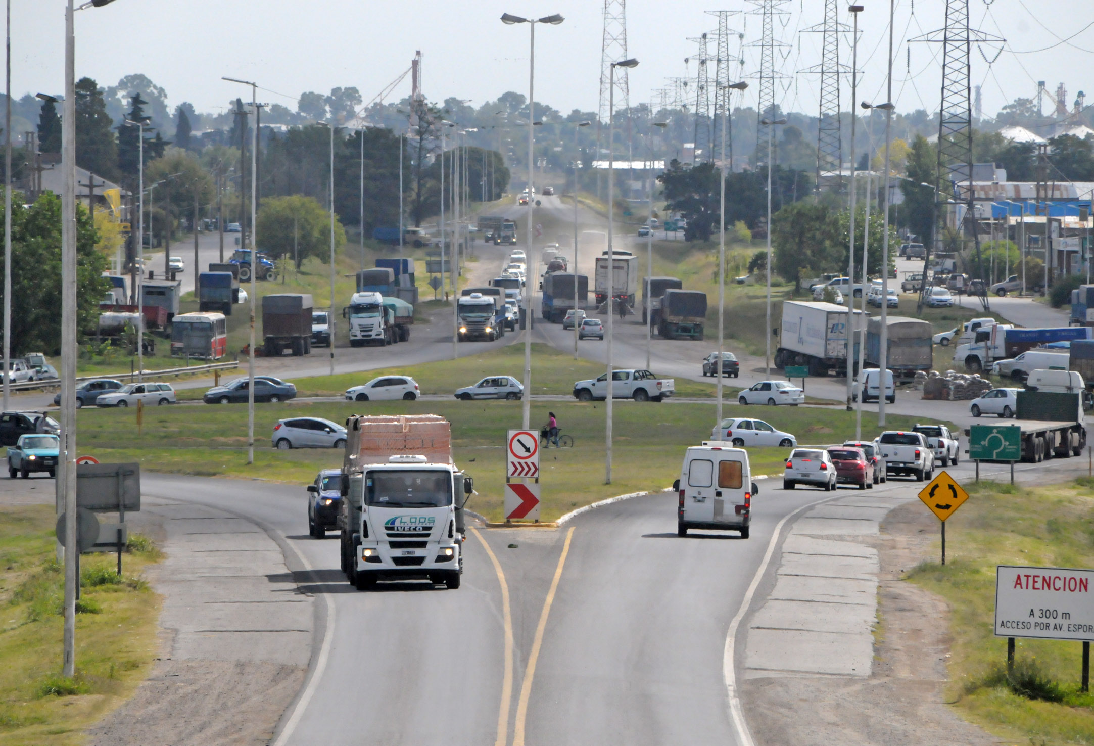 Semáforos y veredas en la Ruta 226, urgente
