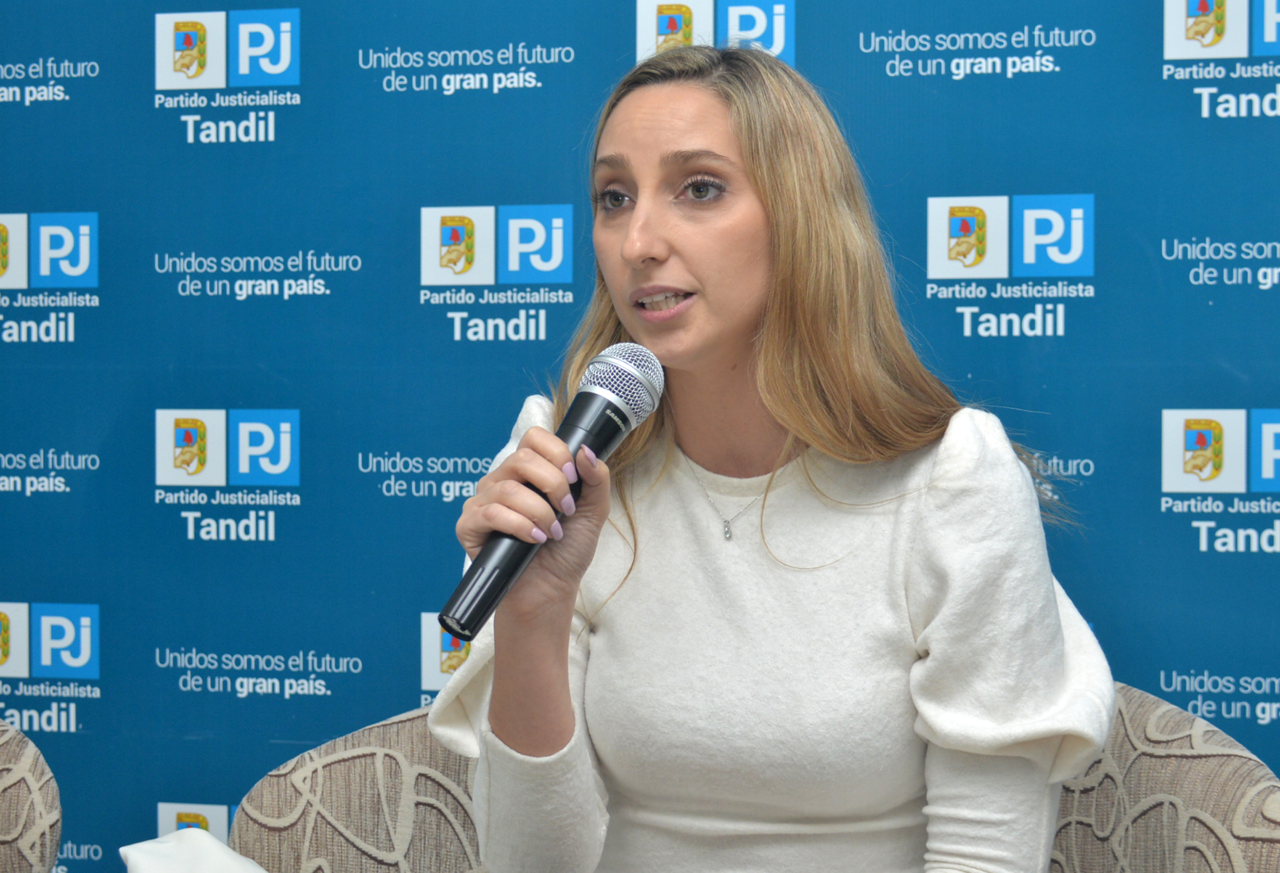 El PJ local invita a una charla abierta con la economista y Directora del Banco Nación, Julia Strada