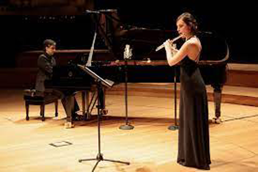 Un solista acompañado de un piano