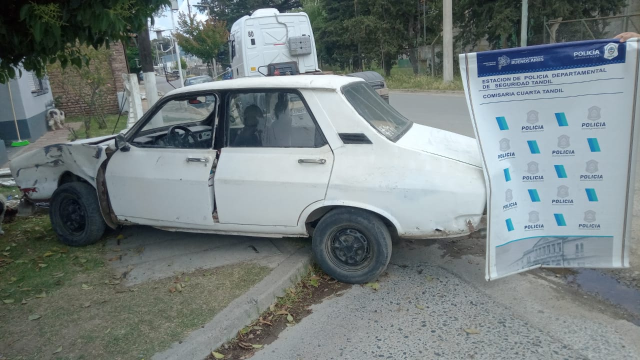 Una Motociclista Herida Tras Chocar Con Un Auto 8638