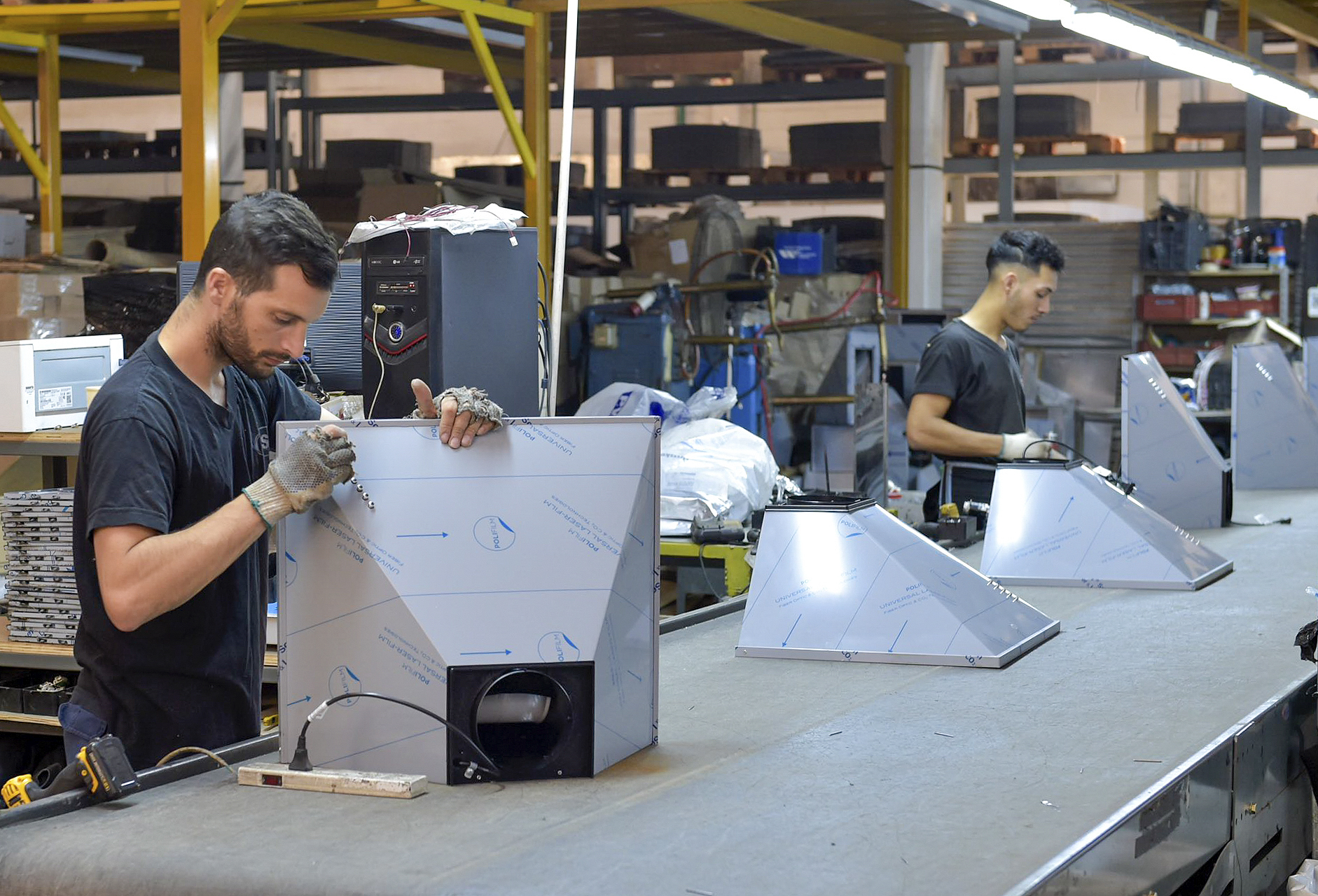 Las pymes ajustan sus precios a un dólar cercano a 240 pesos