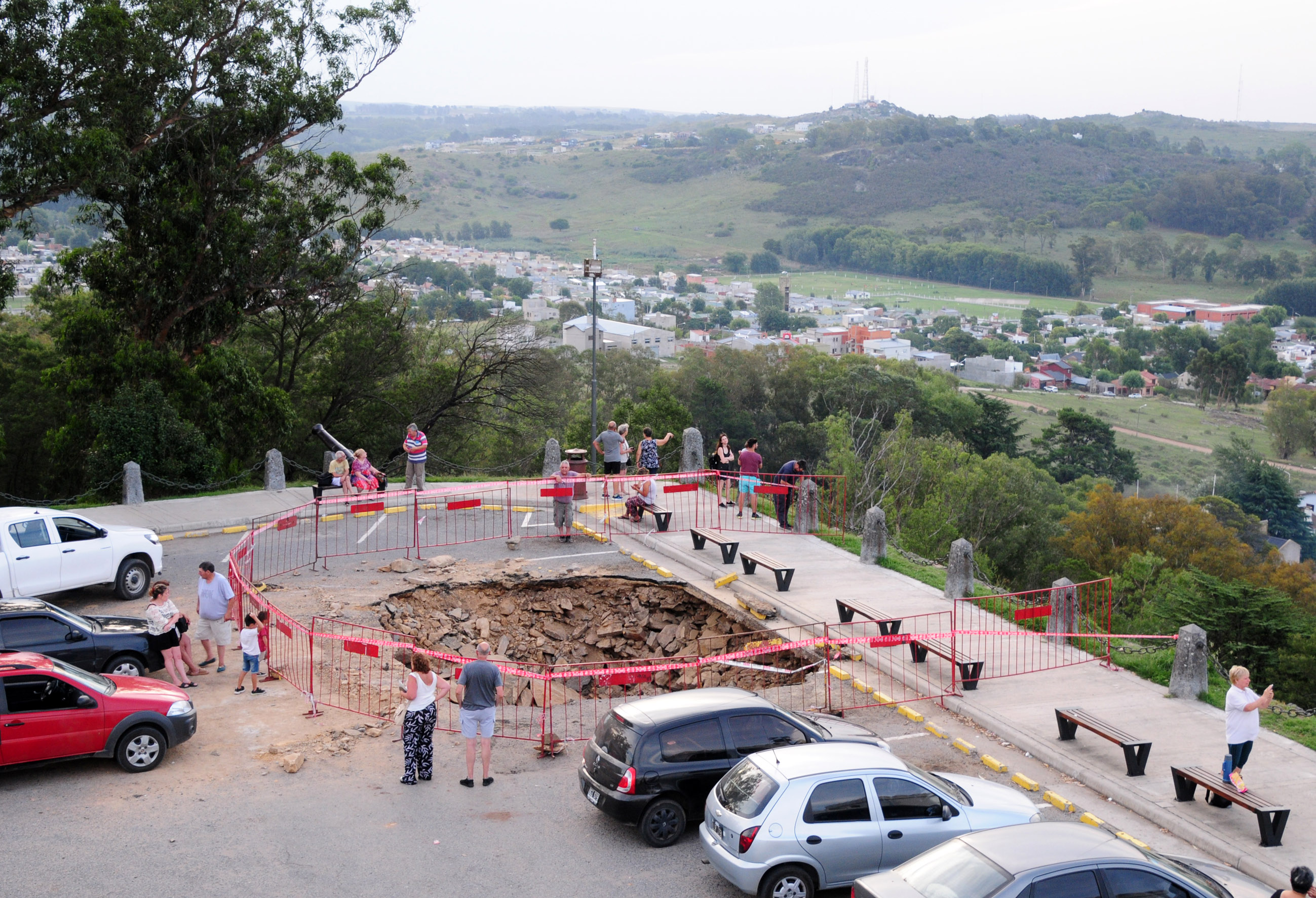 "La idea es que en todo Tandil se vea la Bandera Argentina"