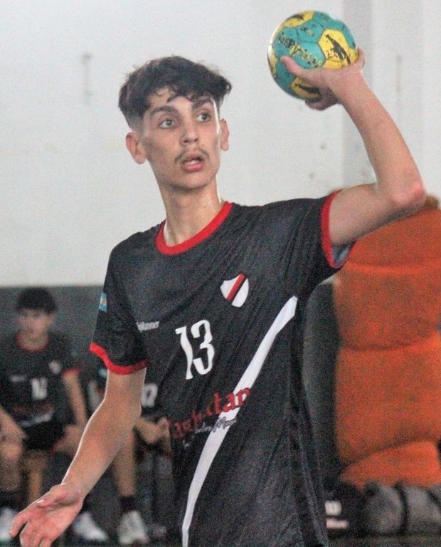 Ardito forma parte de una concentración de handball