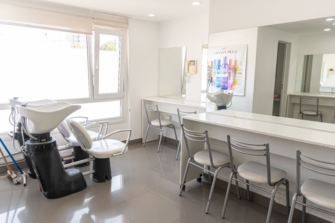 Con más de 50 cursos en peluquería, estética y terapéutica, el ...