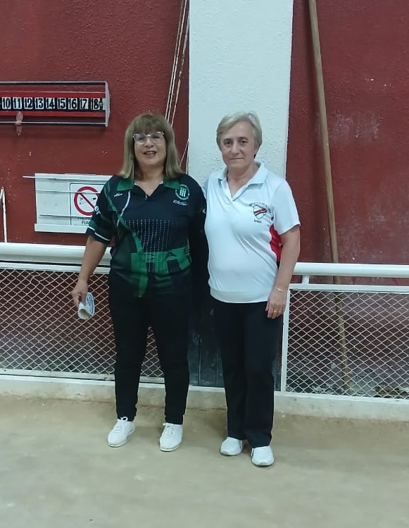 Nancy Barraza se quedó con el Oficial de damas