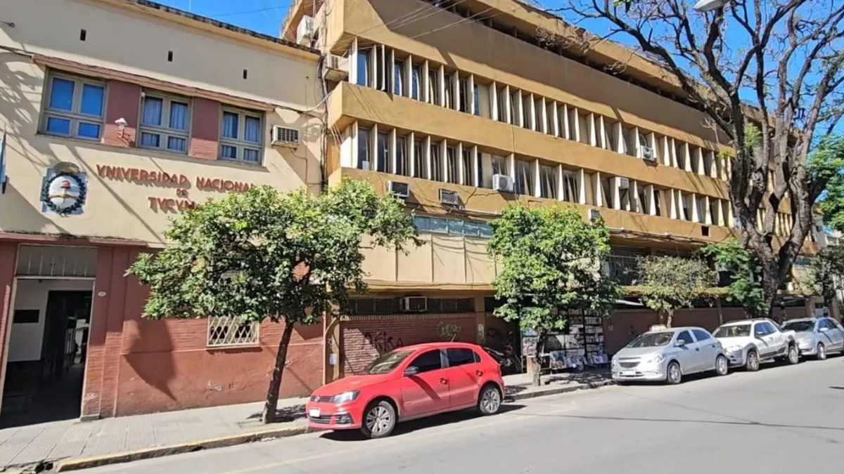 Denunciaron a un docente por aprobar a alumnos a cambio de sexo Denunciaron a un docente por aprobar a alumnos a cambio de sexo