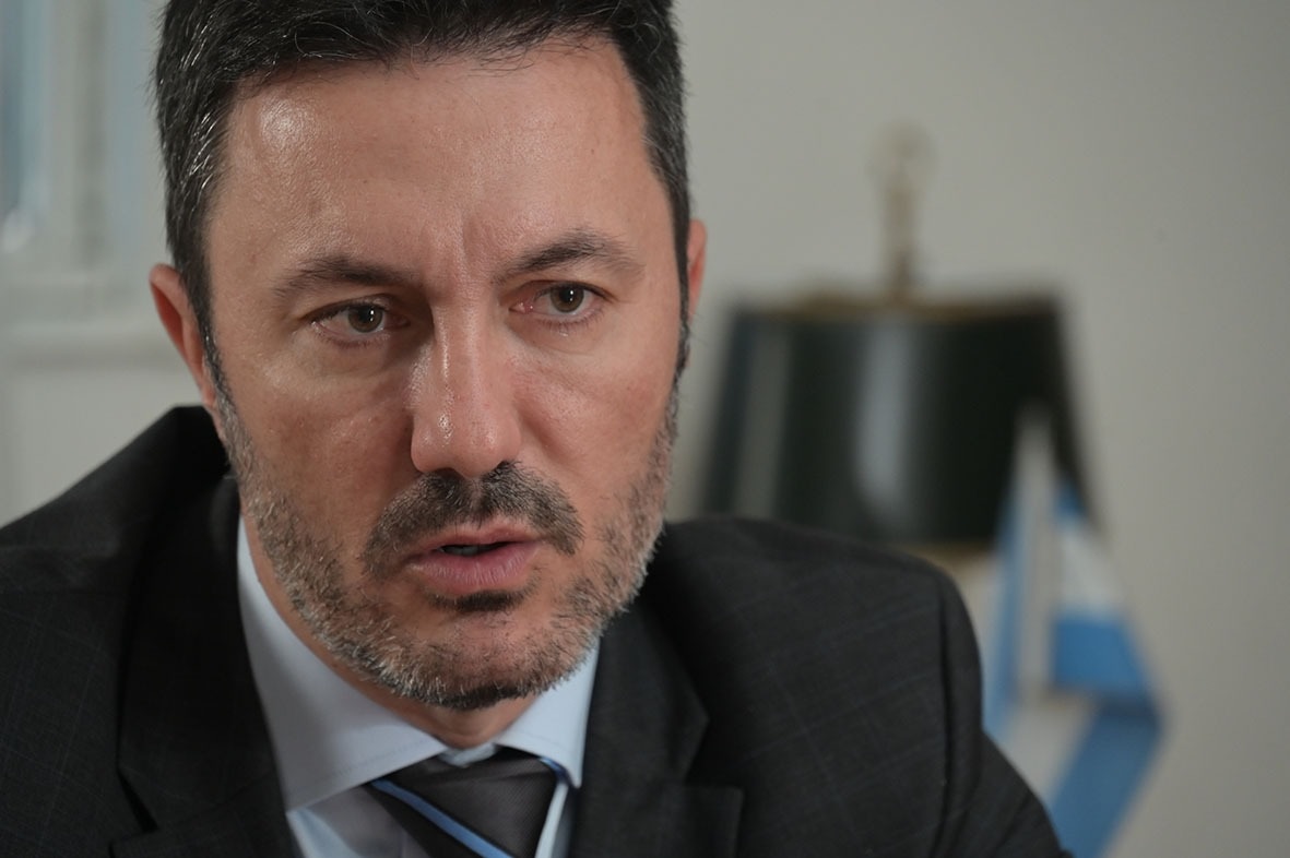 Luis Petri reivindicó la compra de aviones F-16 frente a las críticas ...
