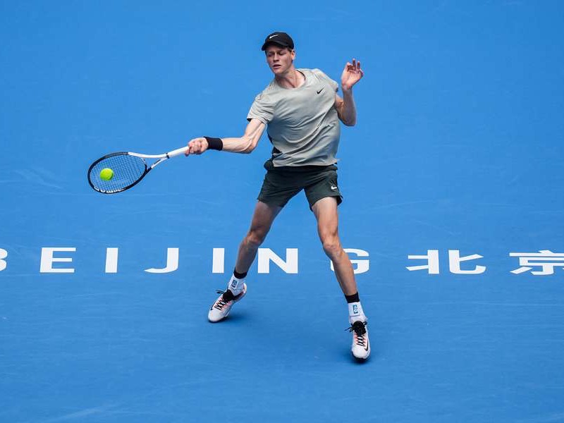 Jannik Sinner regresó al circuito con una victoria contundente en el ...