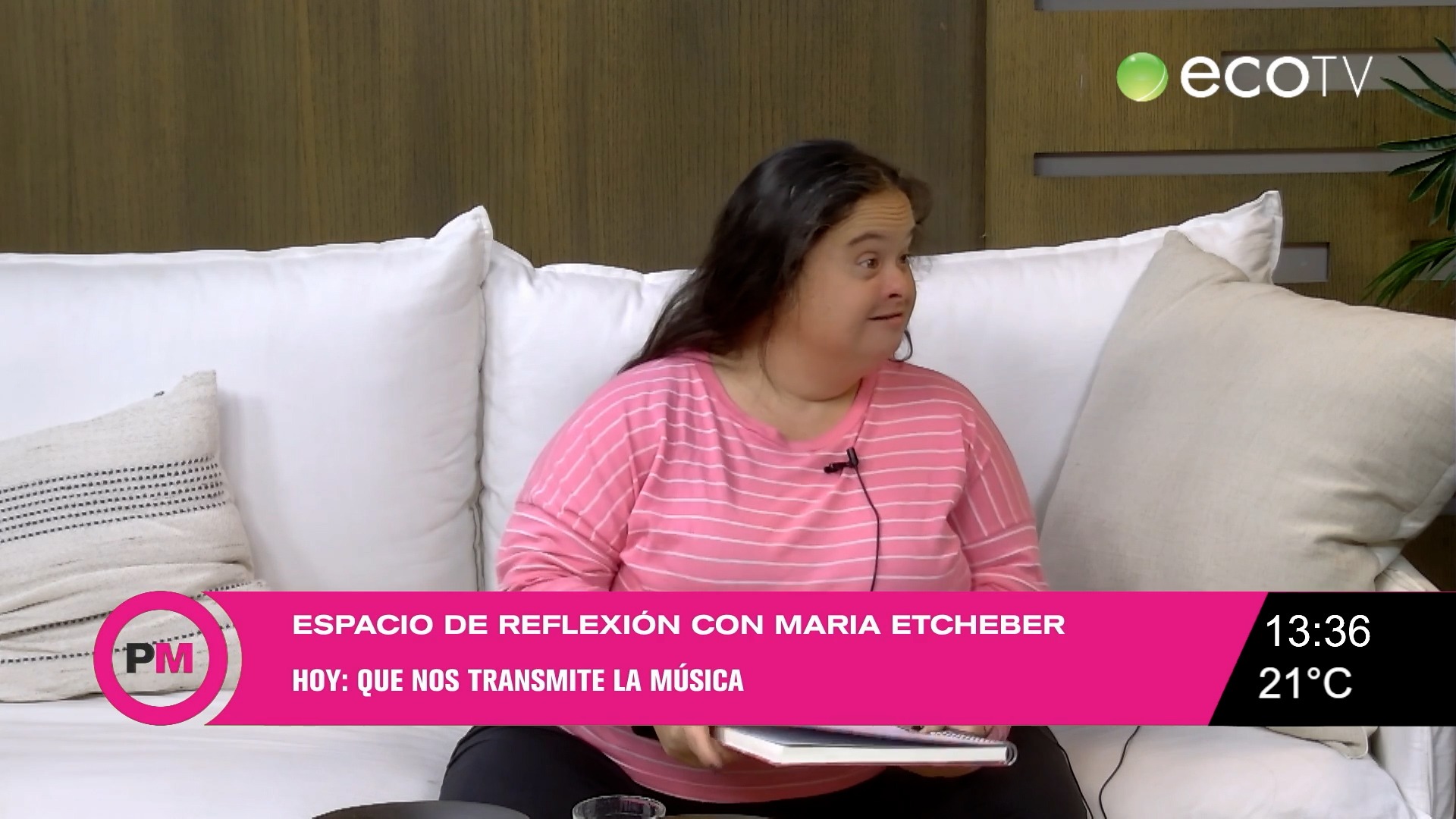 María Etcheber y la presentación de su libro en Adolfo Gonzáles Chávez