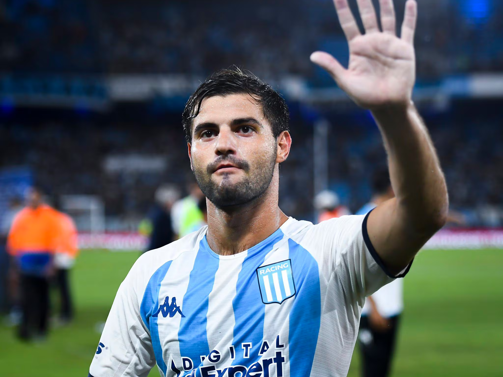 Santiago Sosa, ovación y sueños: Racing lo disfruta antes de Europa