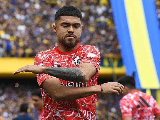 Paulo Díaz, con un pie afuera