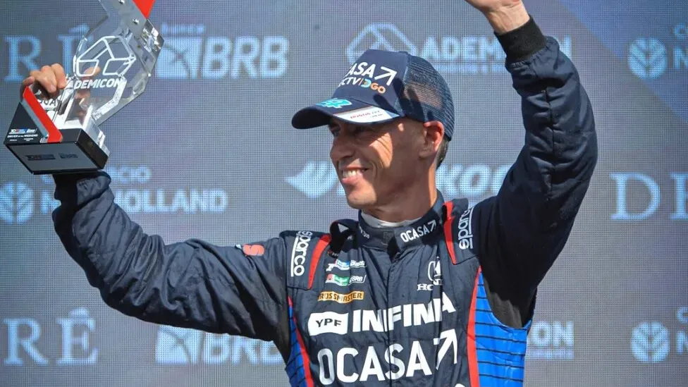 Leonel Pernía empieza a ver la bandera a cuadros