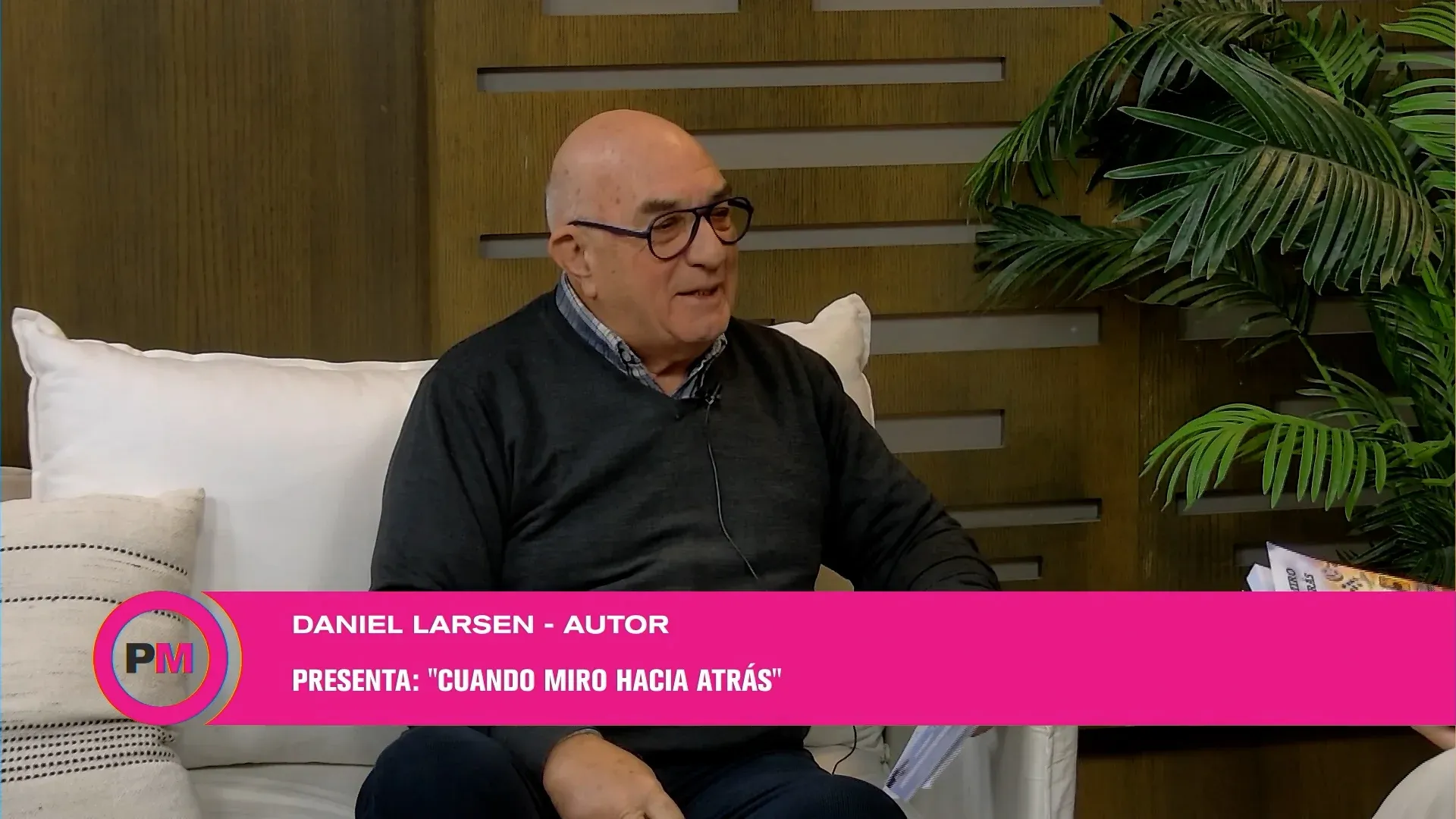 Daniel Larsen presenta su libro Cuando miro hacia atrás con la historia ...