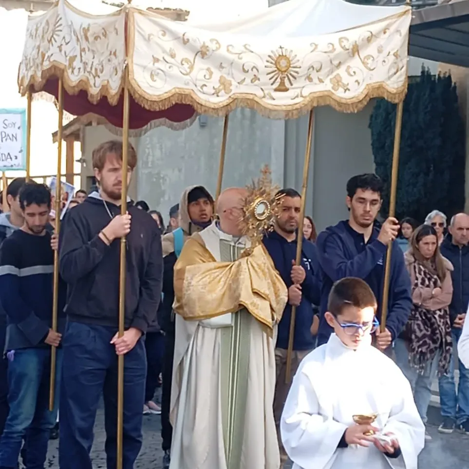 La comunidad católica de Tandil celebró Corpus Christi con una ...