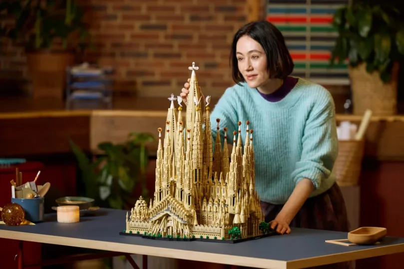 Lego presentó una réplica gigante de la Sagrada Familia con más de 12. ...